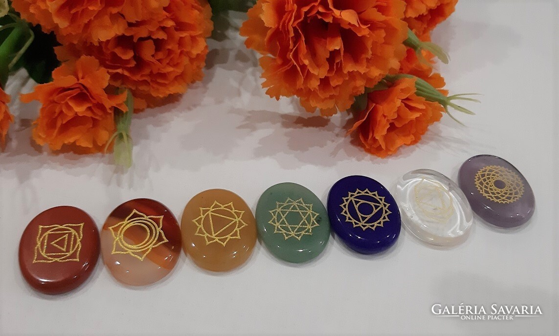 MINŐSÉGI SZÍNES CSAKRA SZIMBÓLUM SOR VALÓDI TERM. ÁSVÁNYOKON SZÜTYŐBEN ...