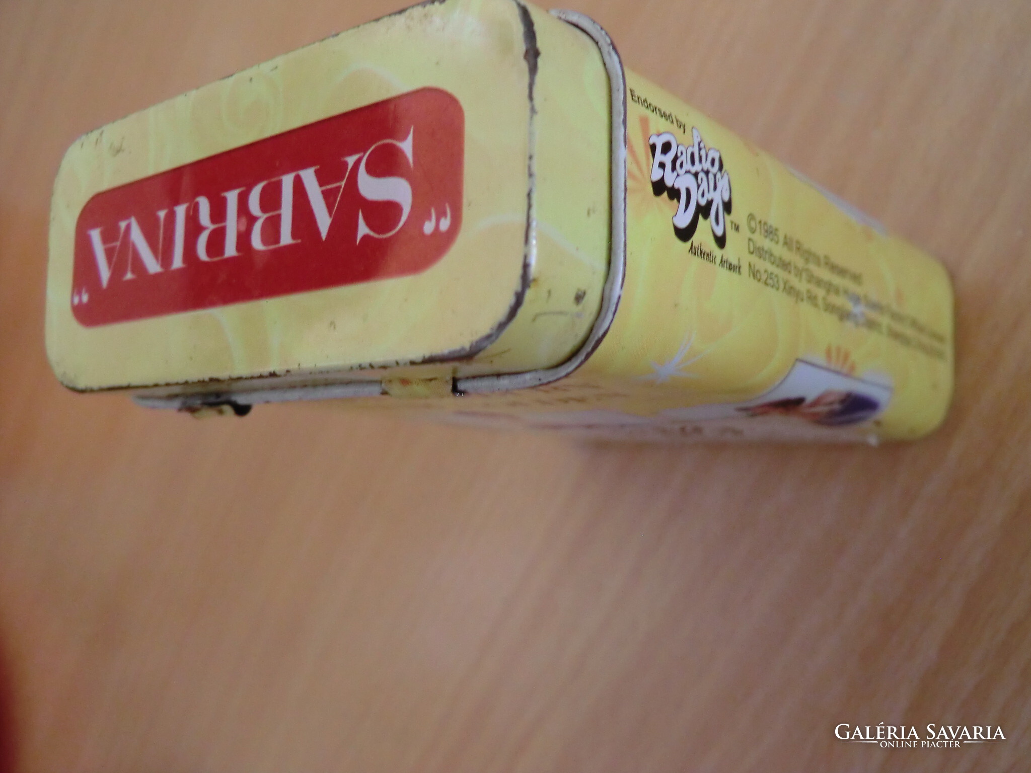 Sabrina fém cigarettás doboz 1985-ből - Gyűjtemény | Galéria Savaria ...