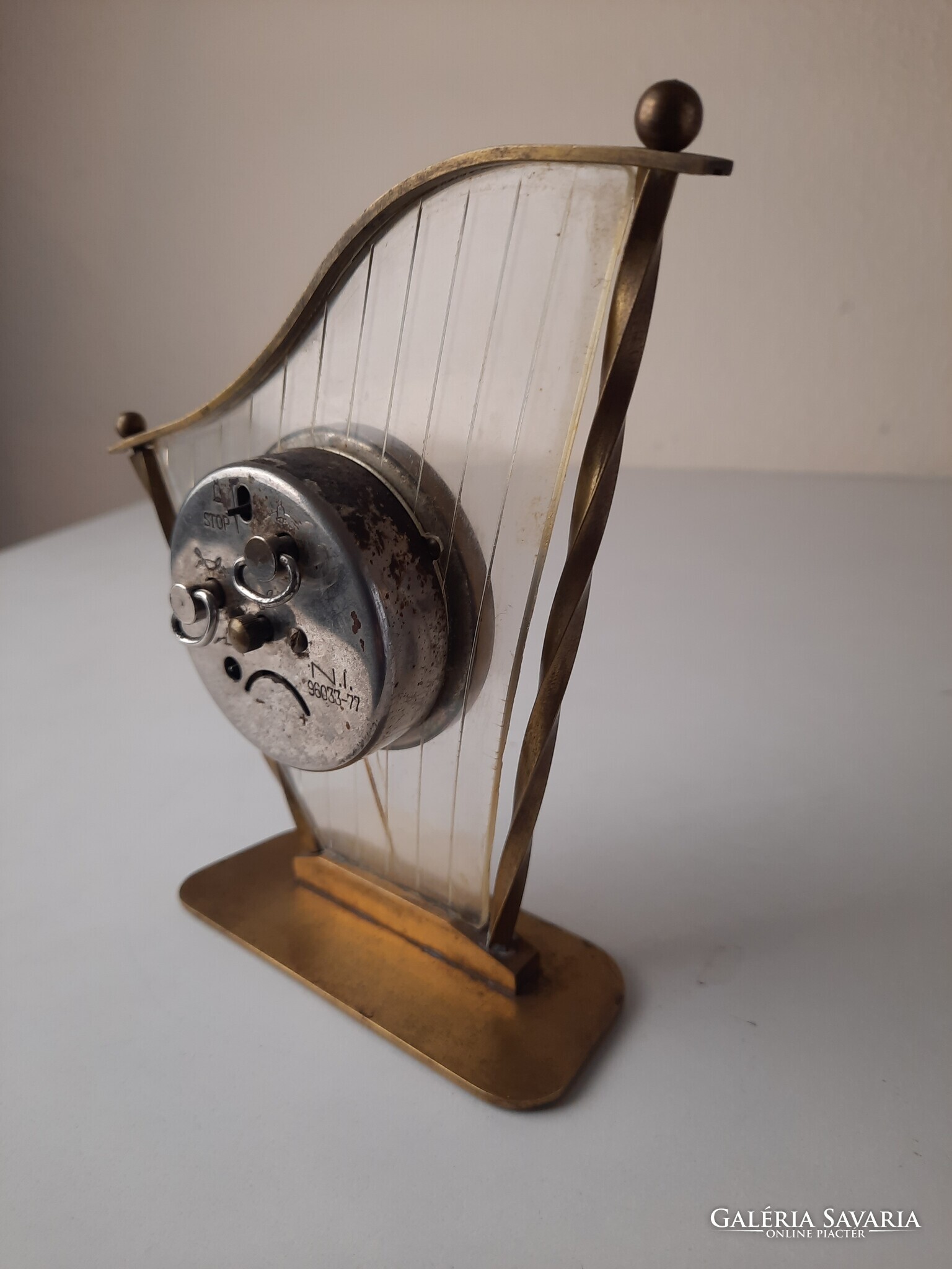 Retro harp-shaped copper table clock with vinyl decoration - Clocks ...