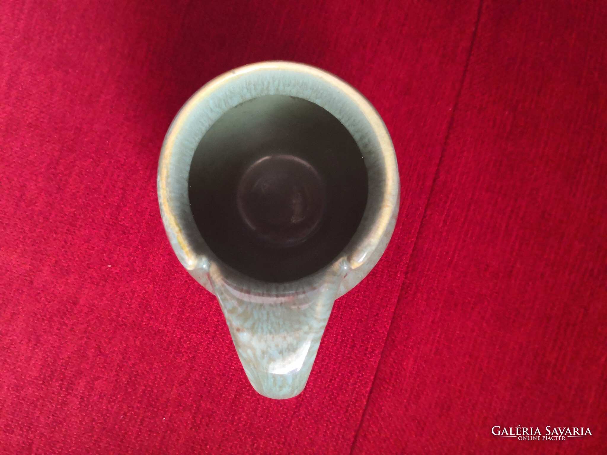 Gorka Géza folyatott mázas, vágott fülű csupor, Zsolnay korszak: 1946 ...