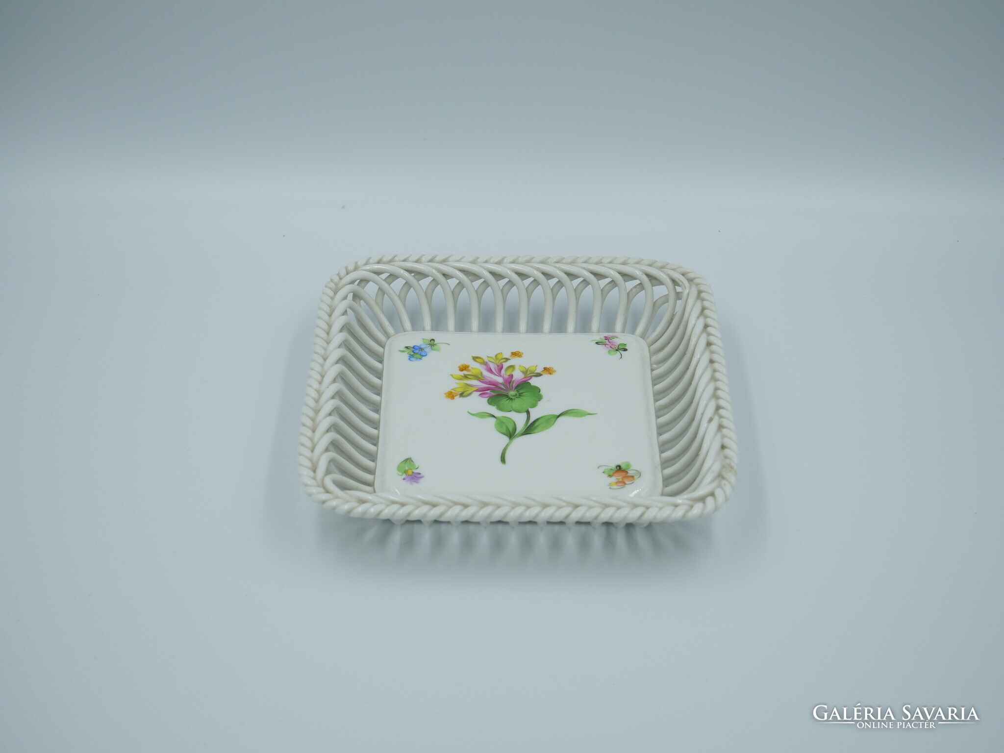 Herendi virág mintás nagy méretű fonott tál - Porcelán | Galéria ...
