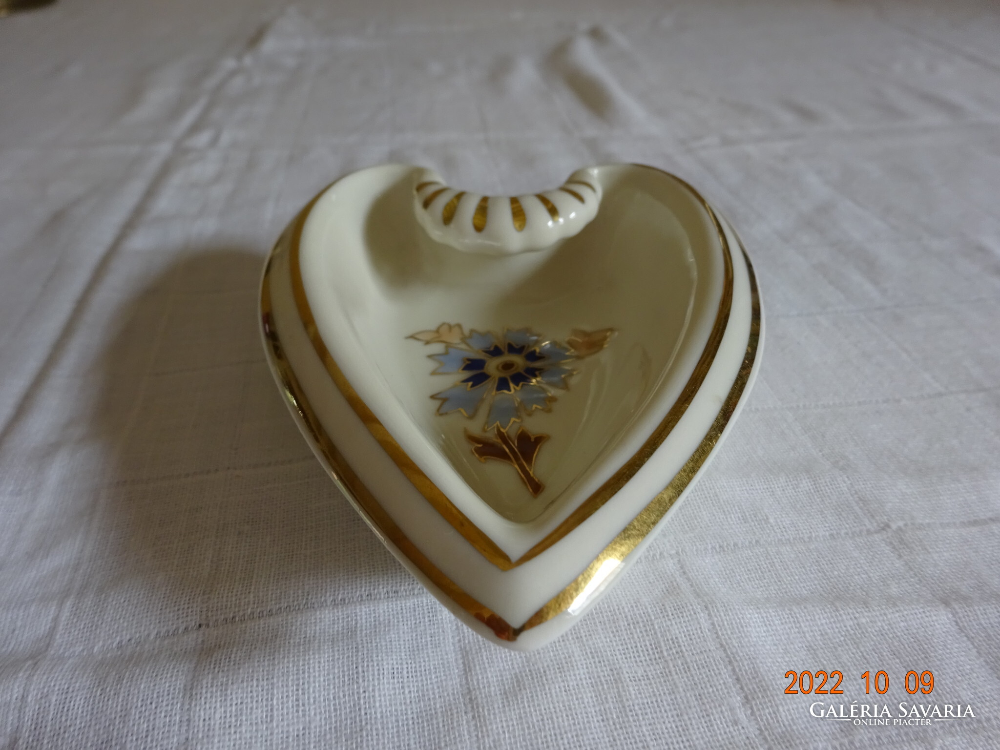Zsolnay búzavirágos szív alakú kistál, ékszertartó - Porcelán | Galéria ...