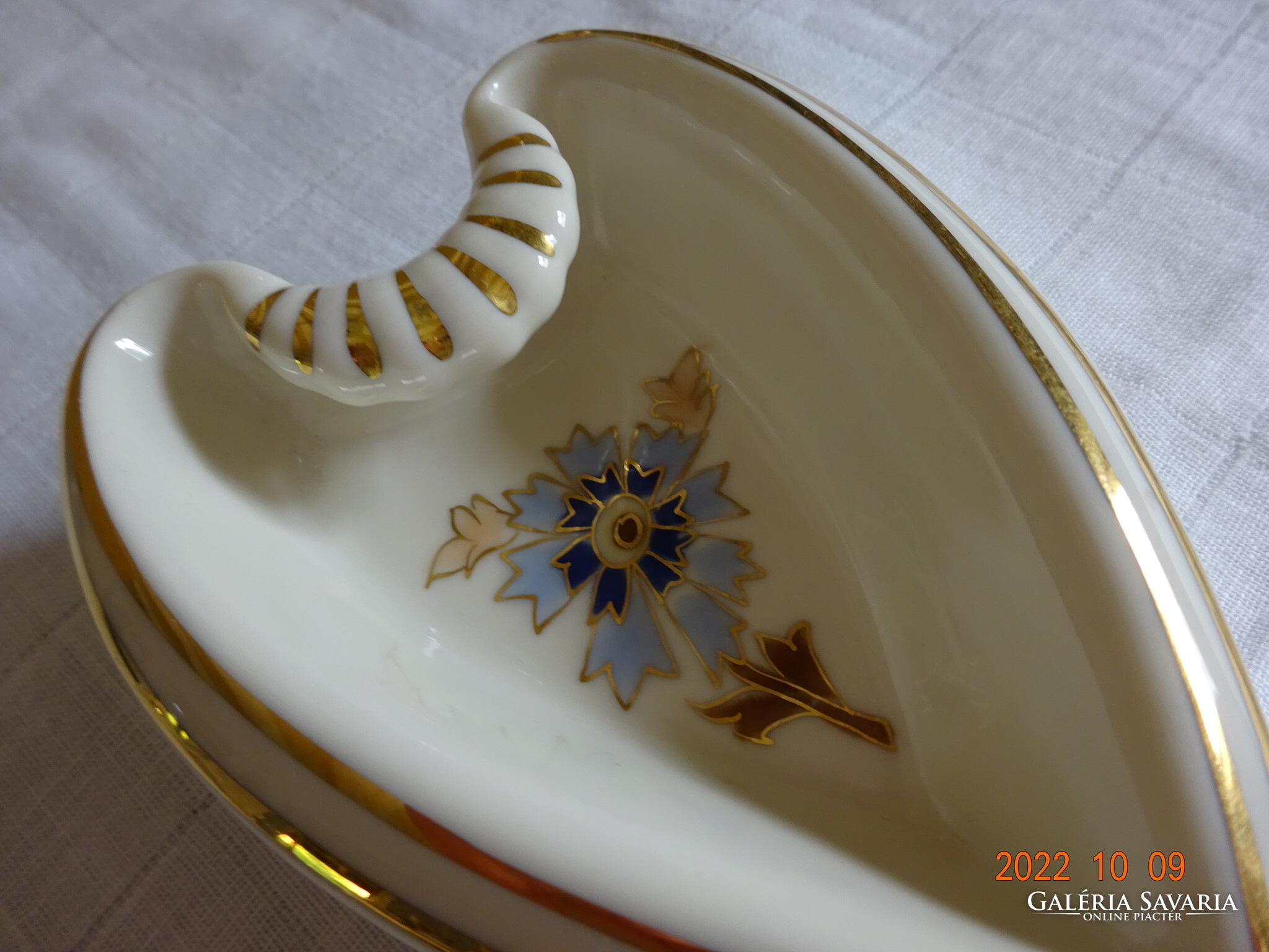 Zsolnay búzavirágos szív alakú kistál, ékszertartó - Porcelán | Galéria ...