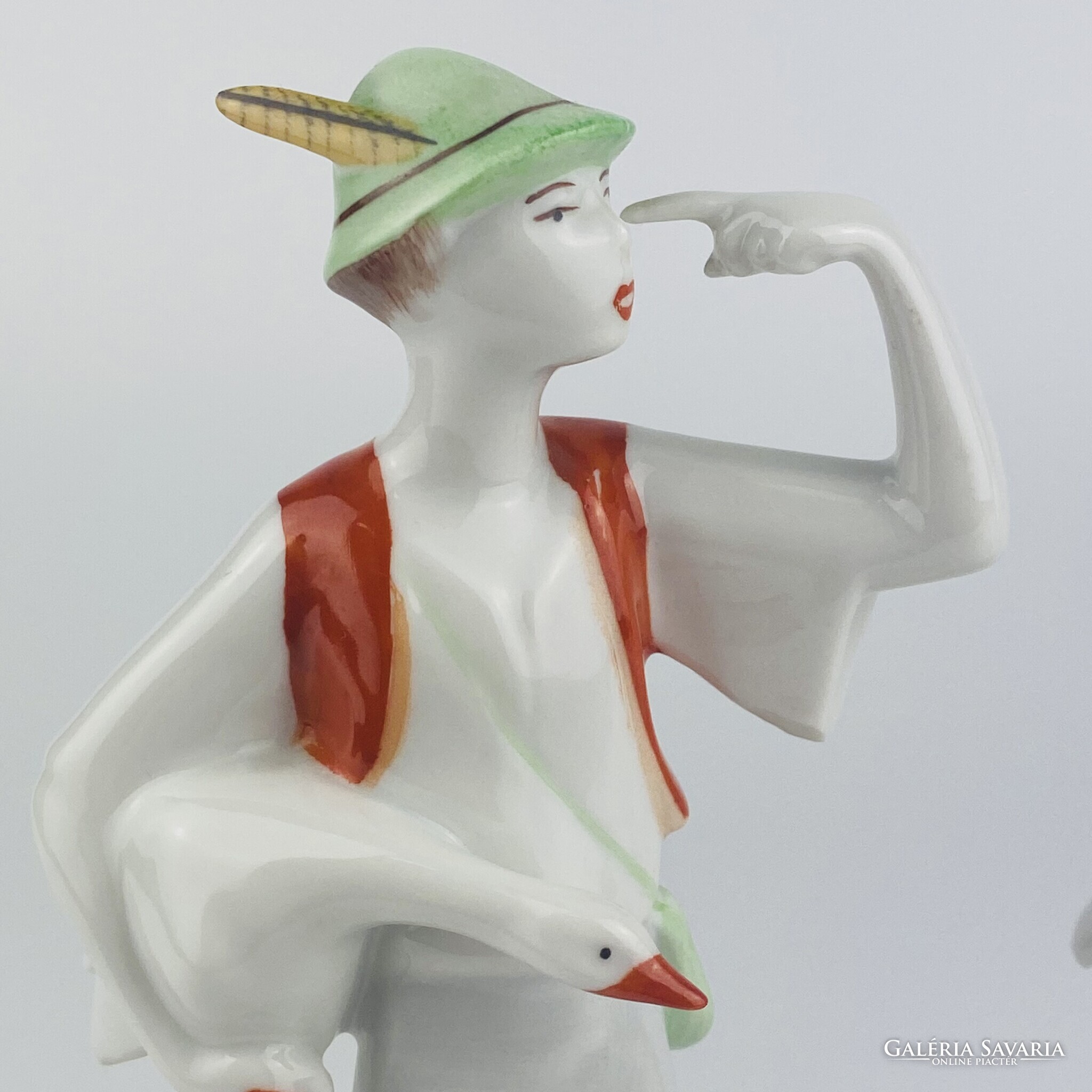 Hollóházi porcelán figurák - Ludas Matyi - Porcelán | Galéria Savaria ...