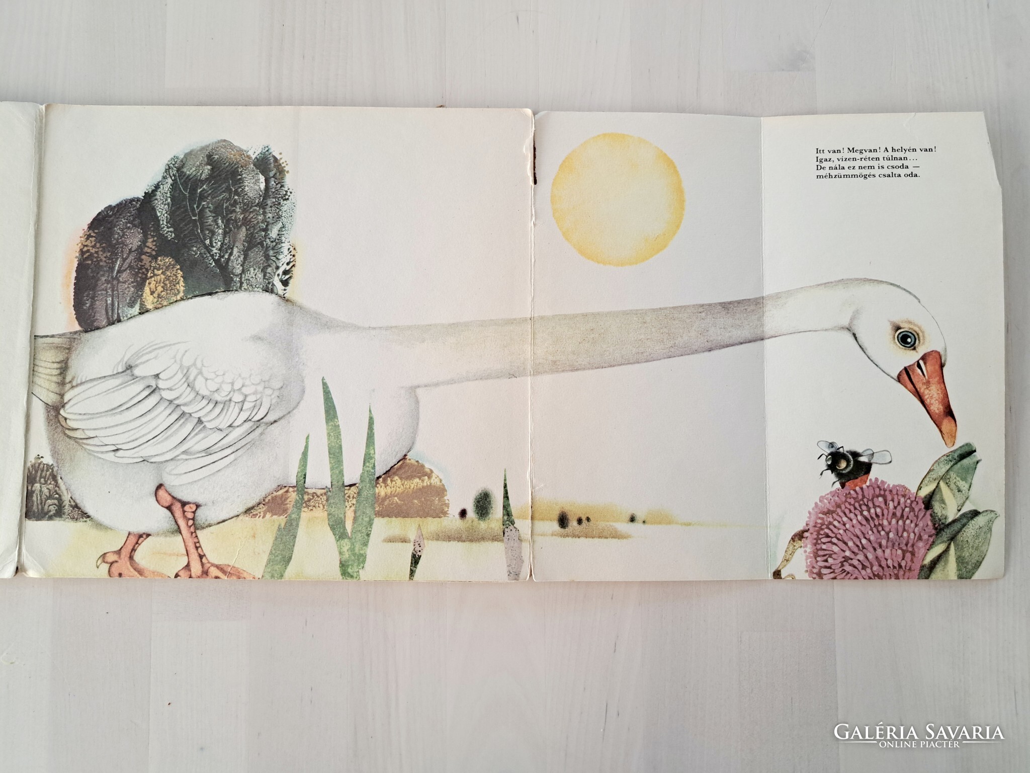 Egy udvarnak sok lakója - retró mesekönyv kihajtható oldalakkal - Könyv ...