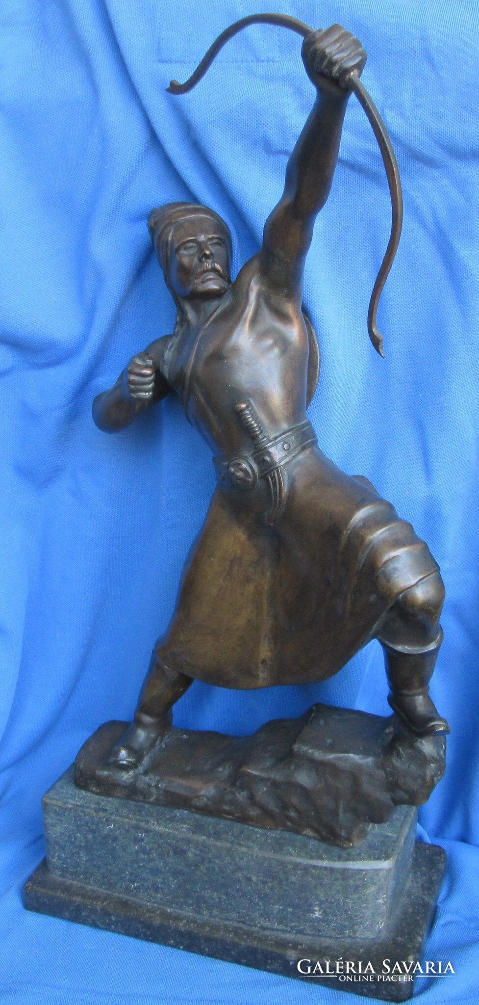 Balázs István/1908-1997/bronzszobor,harcos íjász, jelzett,talpazat 7.5 ...
