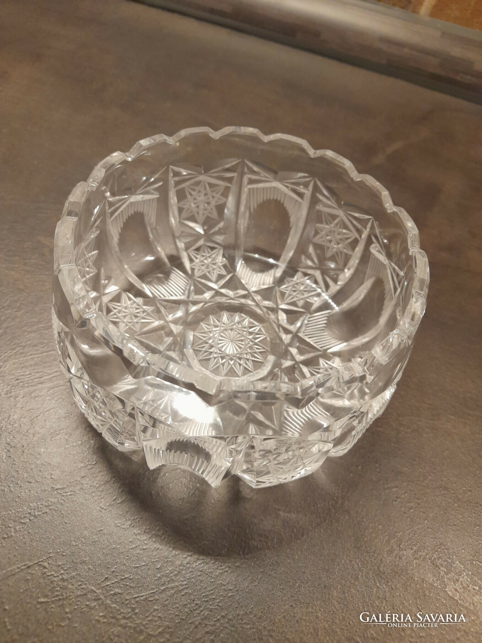 Cakkos szélű magasabb falú bonbonier, asztalközép - Üveg | Galéria ...