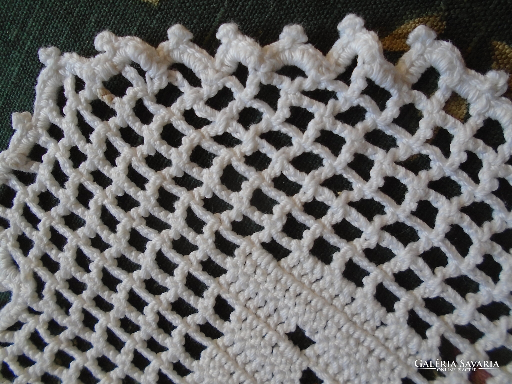 66 x 51 cm-es csodálatos, horgolt, rózsás terítő, asztalközép ...