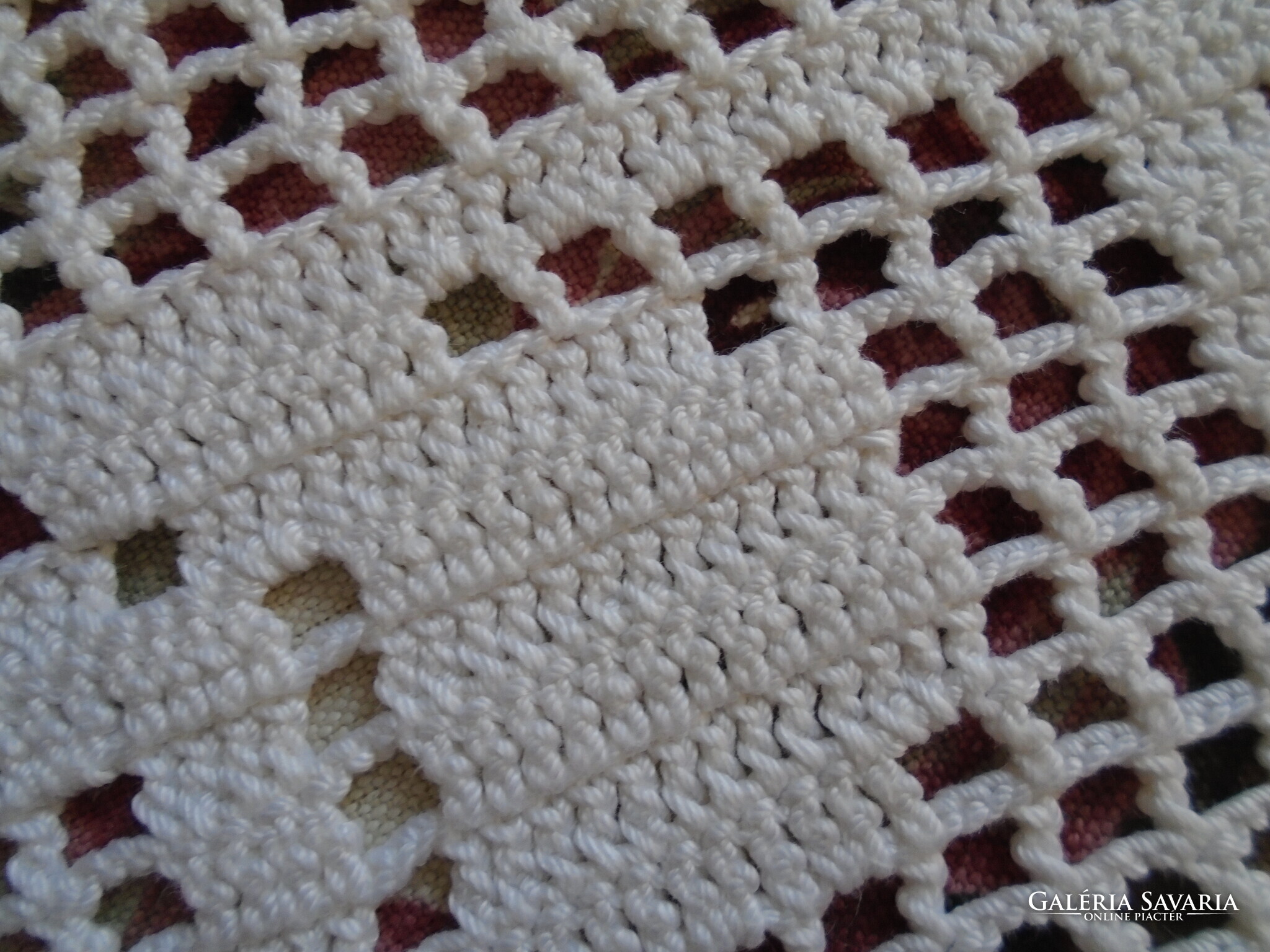 66 x 51 cm-es csodálatos, horgolt, rózsás terítő, asztalközép ...