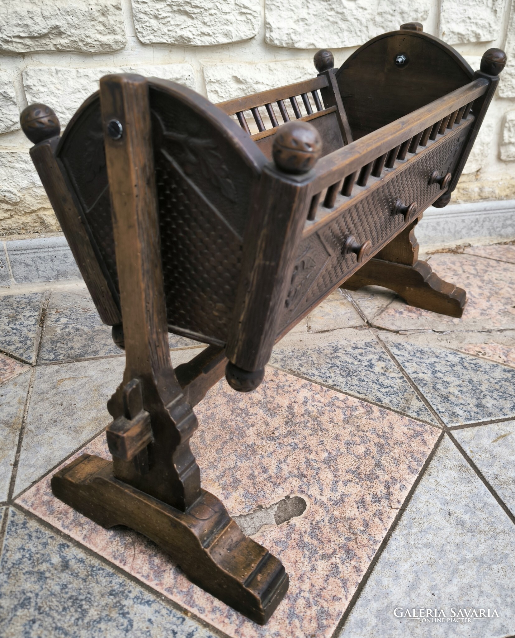 Antik Biedermeier baba faragott bölcső. 1800-as évek Baba jàték gyerek ...