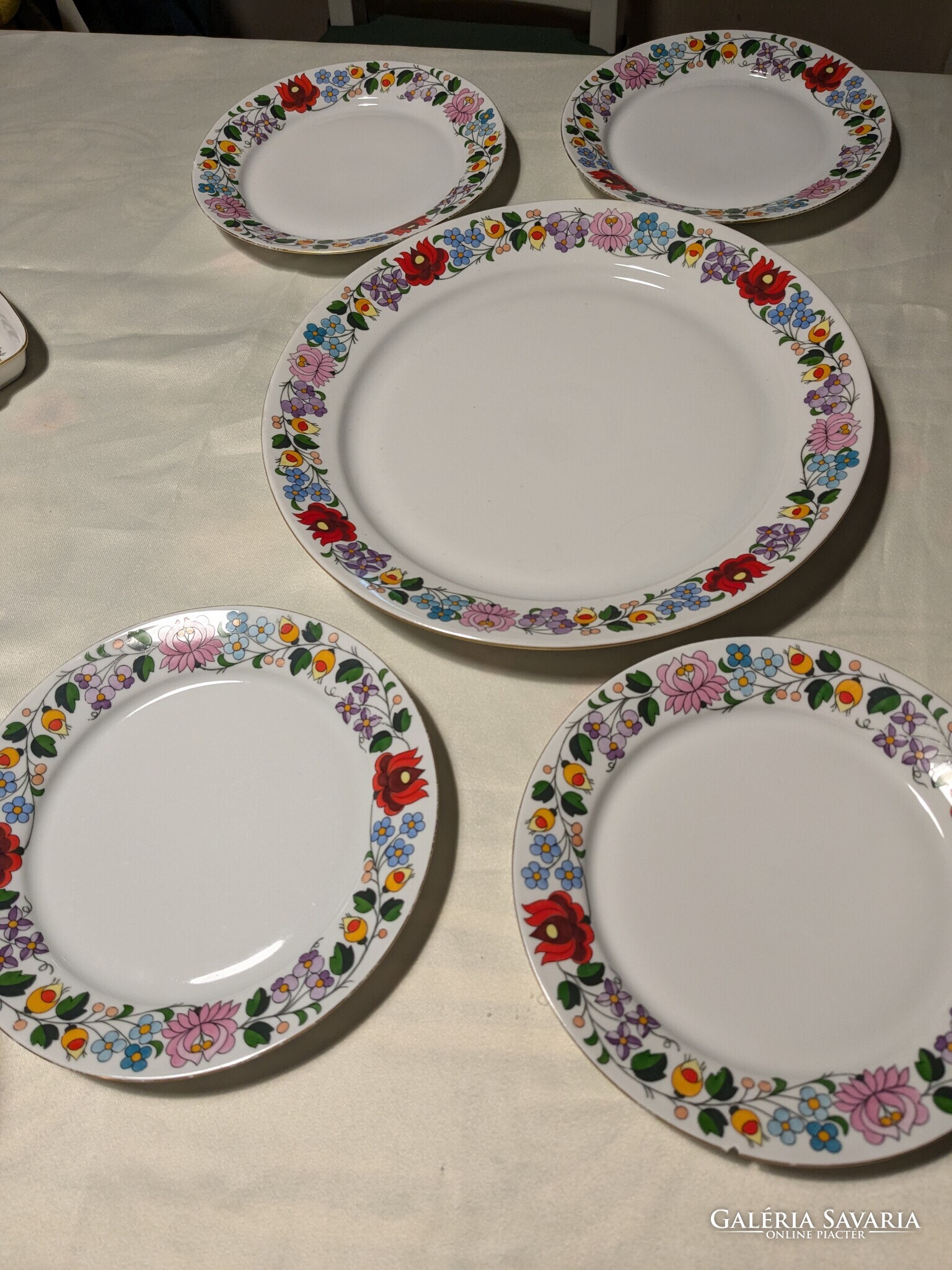 Kalocsai porcelán süteményes szett, tányérok, kínáló - Porcelán ...