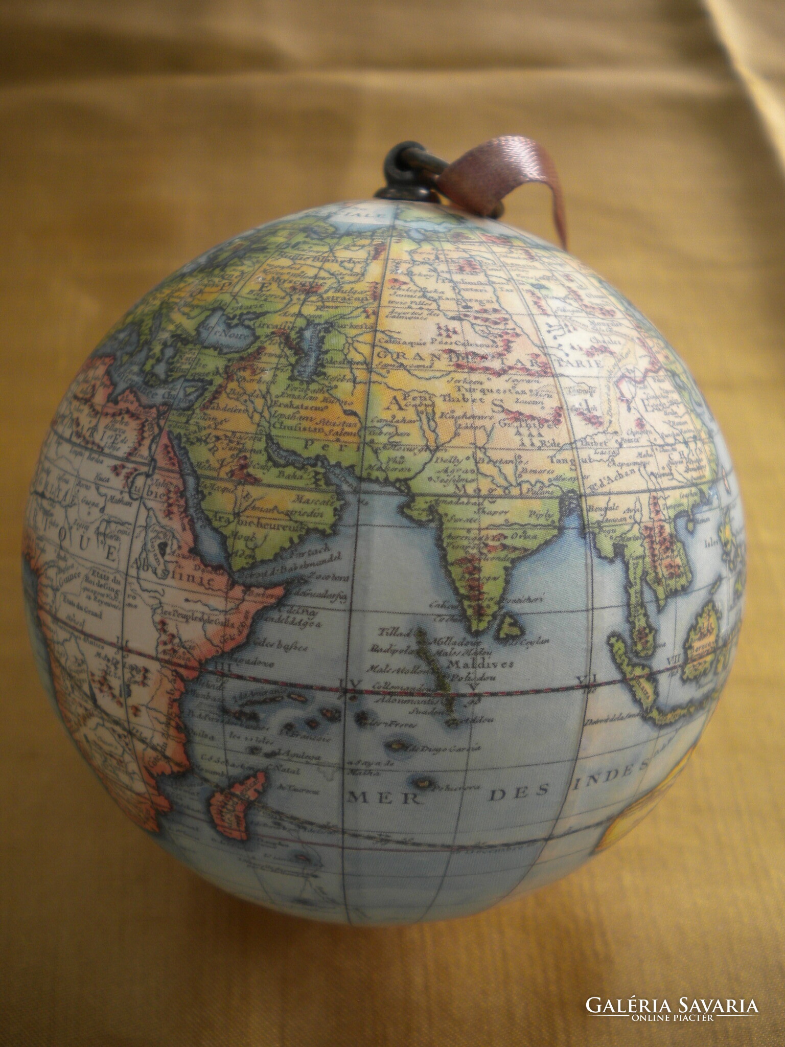 Földgömb modell a reneszánsz korából felakasztható díszdobozban ...