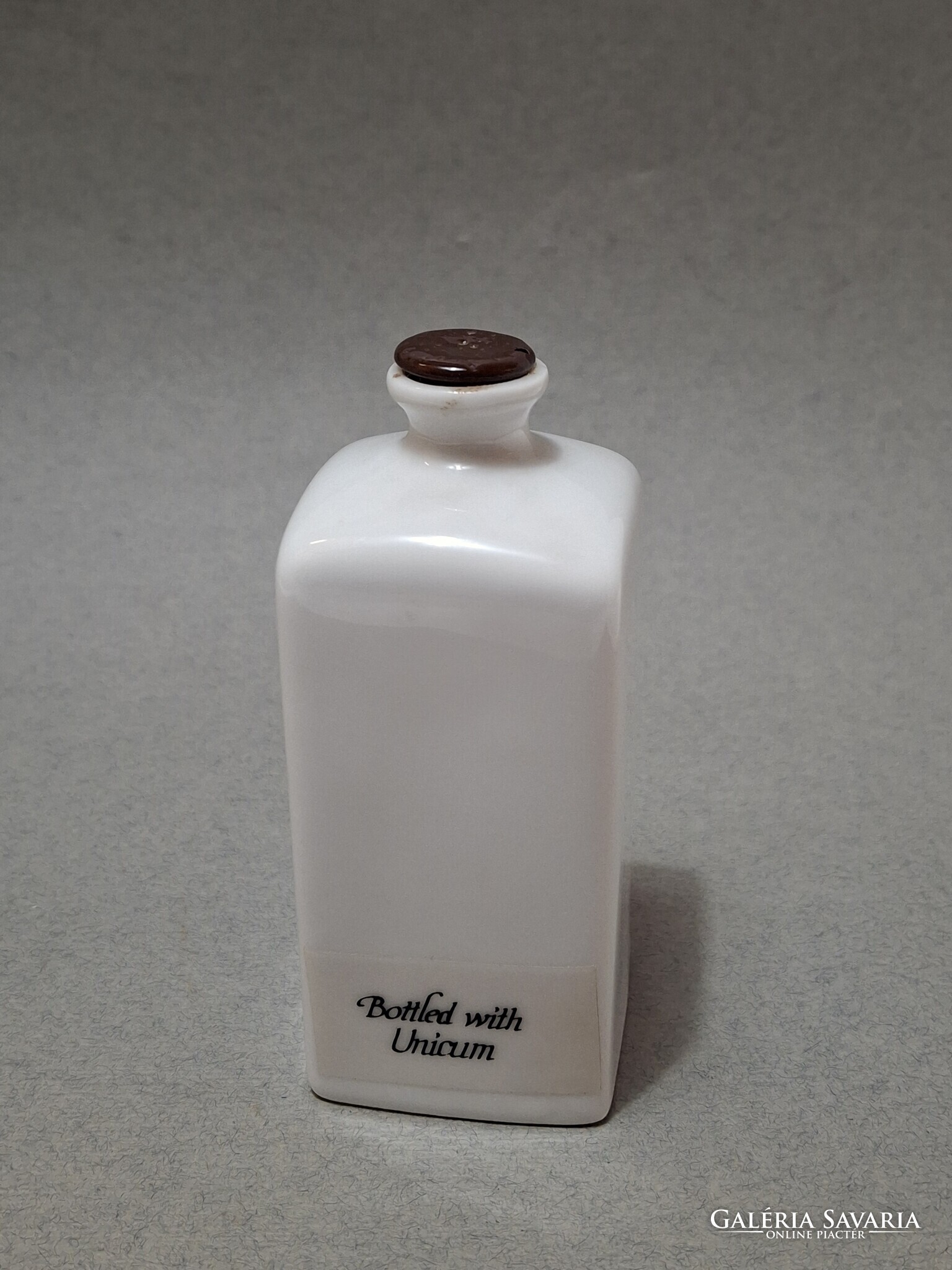 Unicum porcelán flaska, butykos, Buda Penta Hotel reklámtárgy, 10,5 cm ...