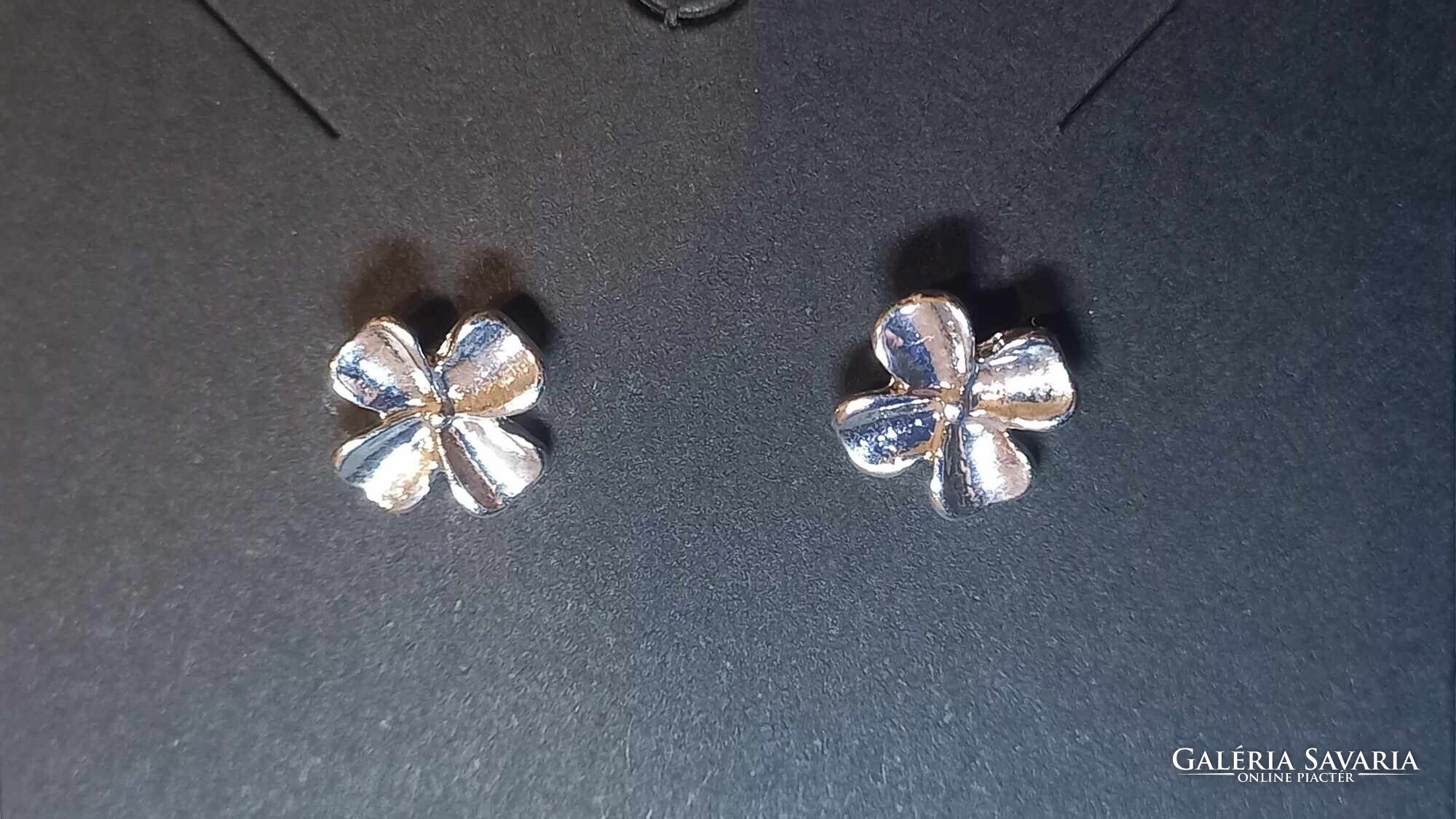 Négylevelű Lóhere Fülbevalló 316L Orvosi Nemesfém Ezüst Színű ...