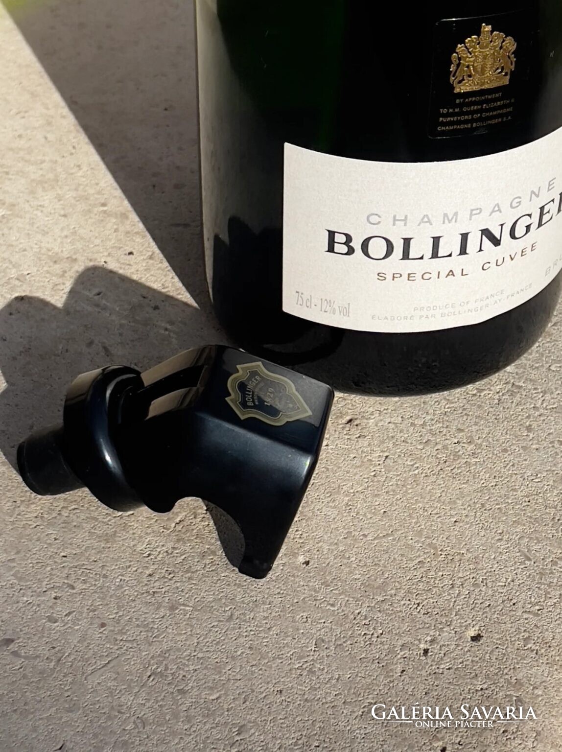 Champagne Bollinger fekete palackzár arany pajzs emblémával - Otthon ...