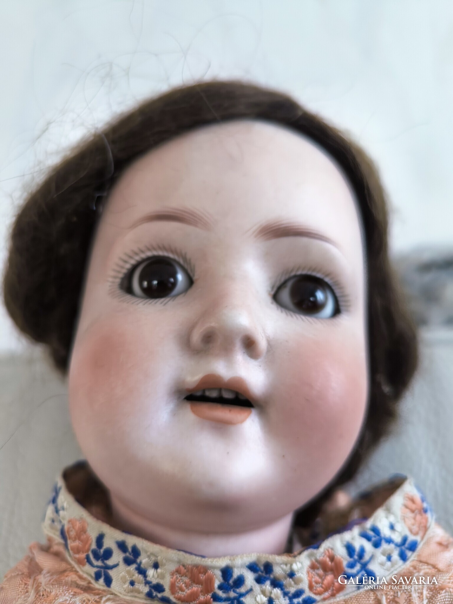 Antik jelzett porcelán biszkvit fejű baba kedves arcú. S&H Germany ...