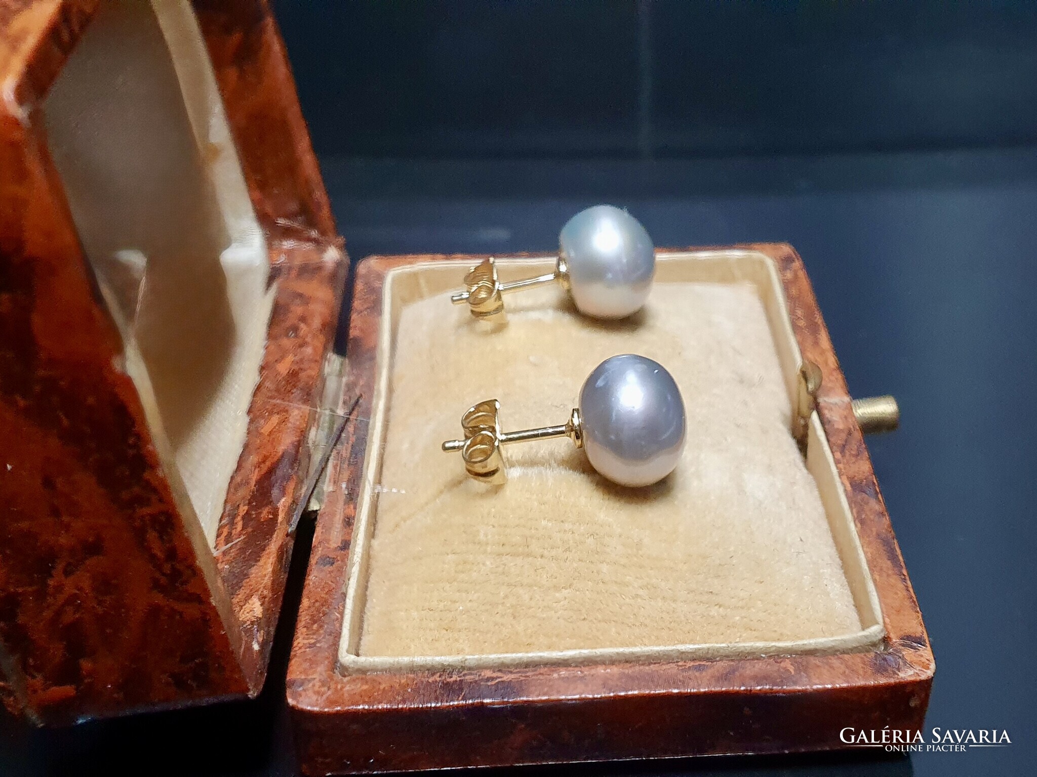 18K arany stiftes gyöngy fülbevaló – szürke tenyésztett gyöngy (9,8 mm ...