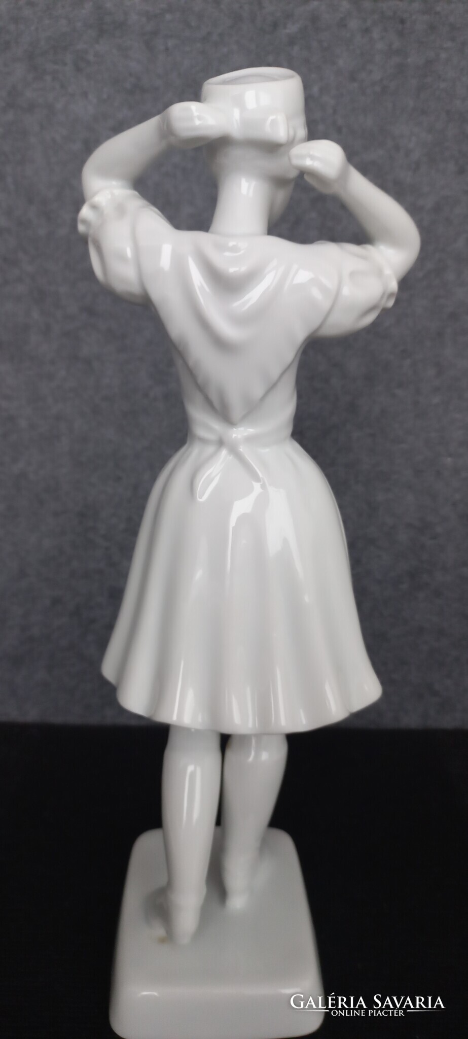 Hollóházi nagy méretű porcelán lány figura népviseletben, magassága 31 ...