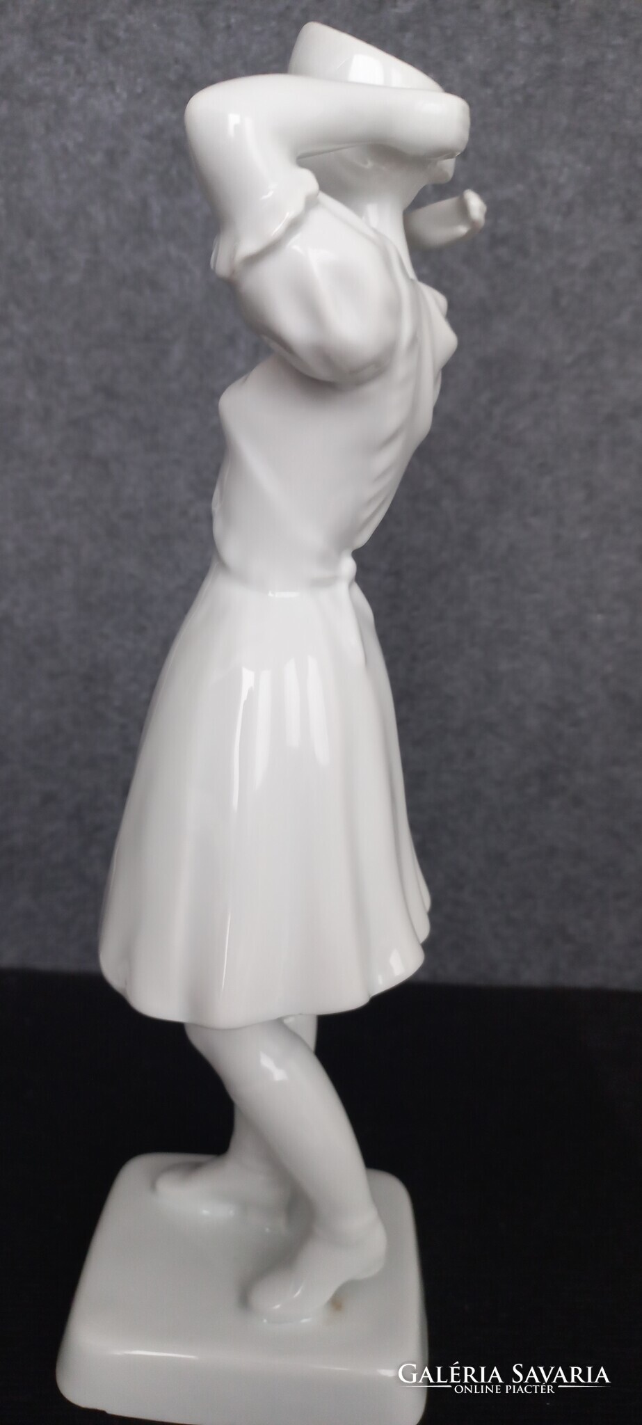 Hollóházi nagy méretű porcelán lány figura népviseletben, magassága 31 ...