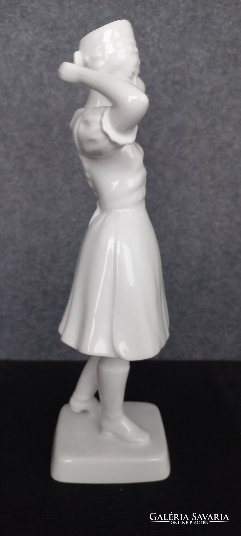 Hollóházi nagy méretű porcelán lány figura népviseletben, magassága 31 ...