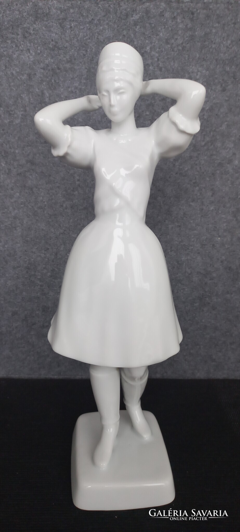Hollóházi nagy méretű porcelán lány figura népviseletben, magassága 31 ...