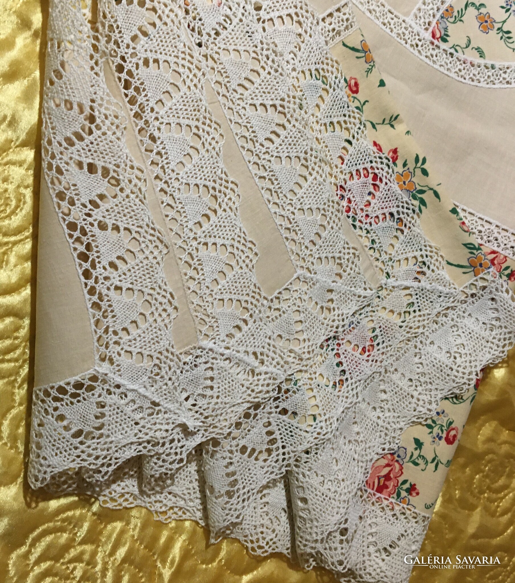 Szép horgolt csipkés kézimunka rózsás pamut vászon nagy terítő ...