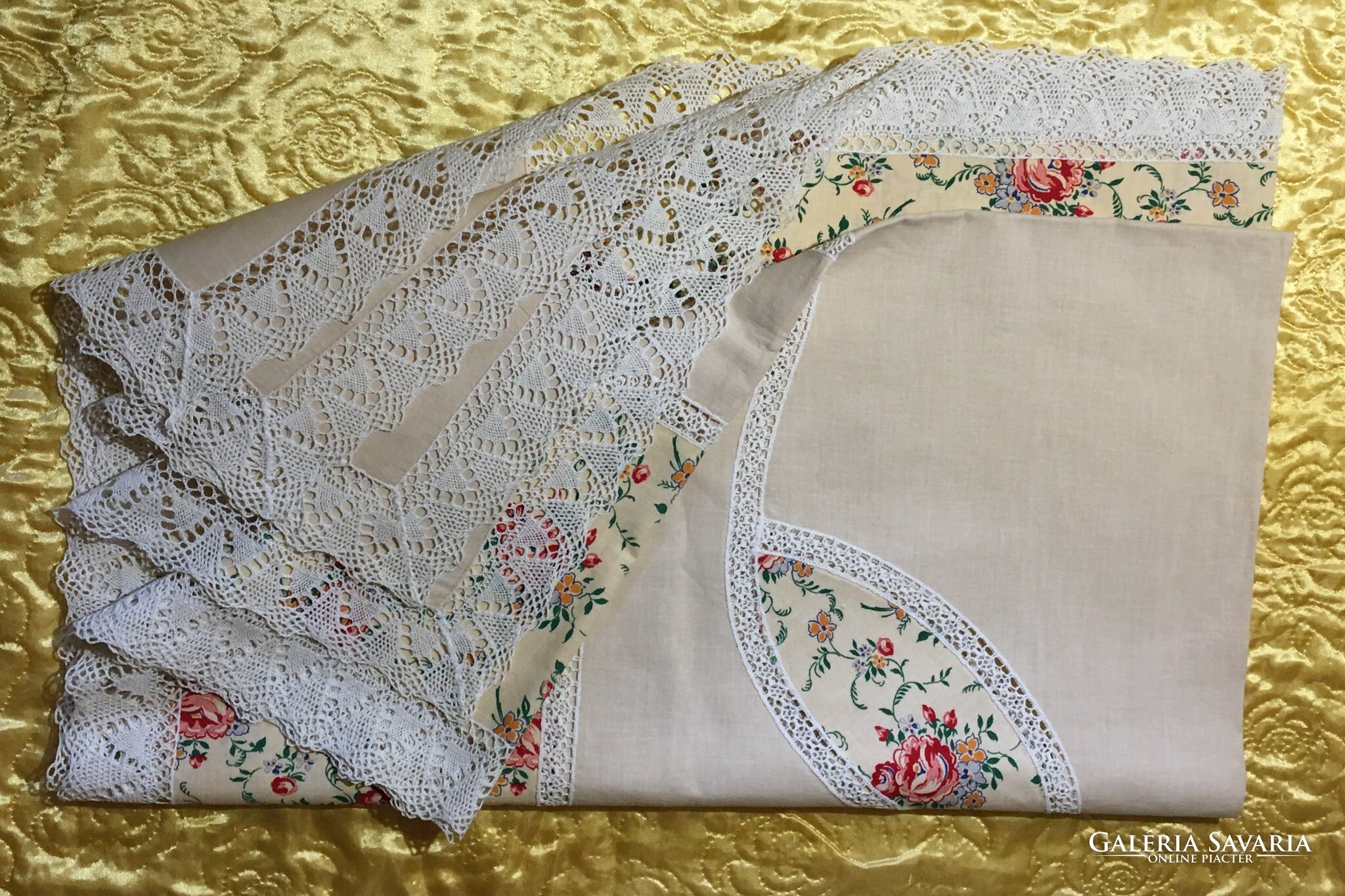 Szép horgolt csipkés kézimunka rózsás pamut vászon nagy terítő ...