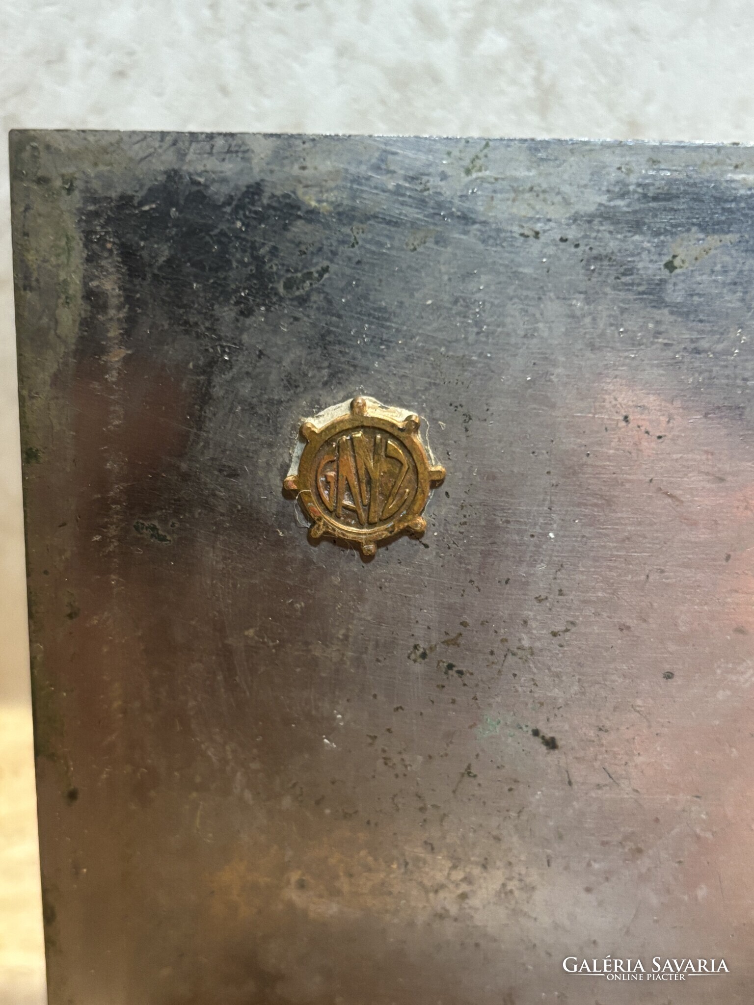 Ganz gyár antik fém doboz – domborított plakett díszítéssel - Fémmunka ...
