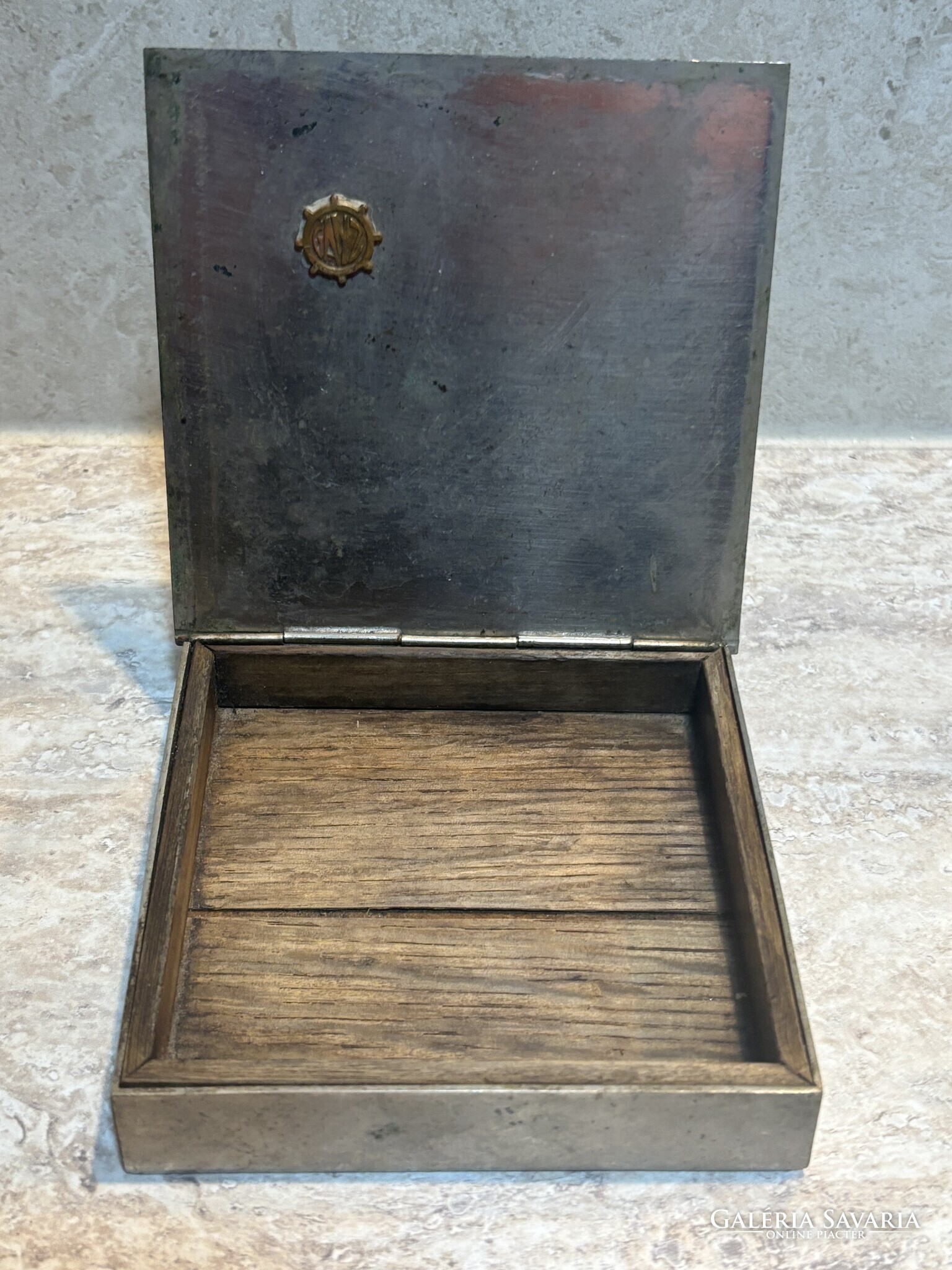 Ganz gyár antik fém doboz – domborított plakett díszítéssel - Fémmunka ...
